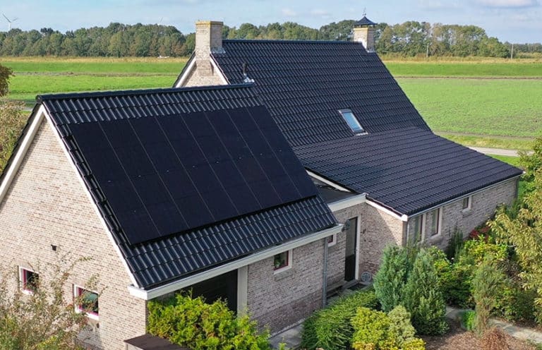 REC Alpha Pure R Series Solar Panels: A Technical Review
